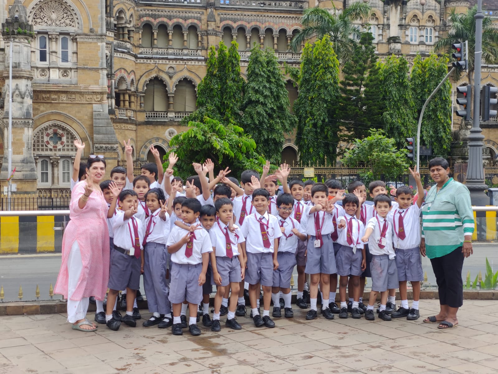 Educational Trip – CST Station – BHARDA NEW HIGH SCHOOL AND JR. COLLEGE